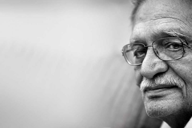 The Evergreen Shayaris Of Gulzar on Life | Leverage Edu