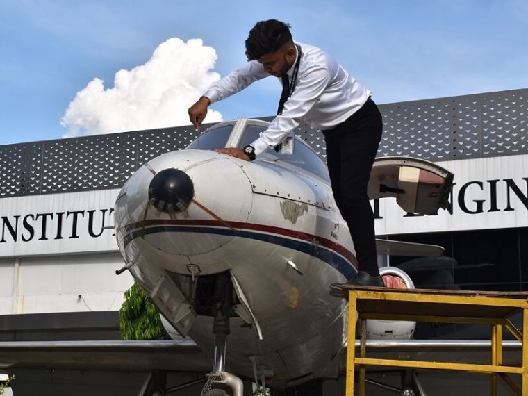 100+ Aircraft Maintenance Engineering Colleges List - Leverage Edu